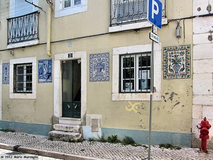 T2 No Largo De Santa Marinha, N° 21 - 2° Direito - Alfama