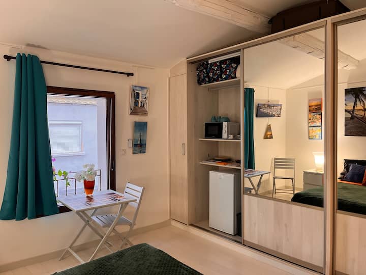 Chambre Spacieuse, Salle De Douche Privée, Clim - Le Grau-du-Roi