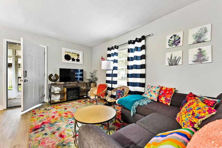 2br Home Near Beaches & Shopping - Jacksonville, FL