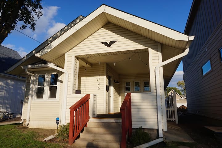 Bright Fountain Square Retreat — Close To Downtown - Mars Hill, IN