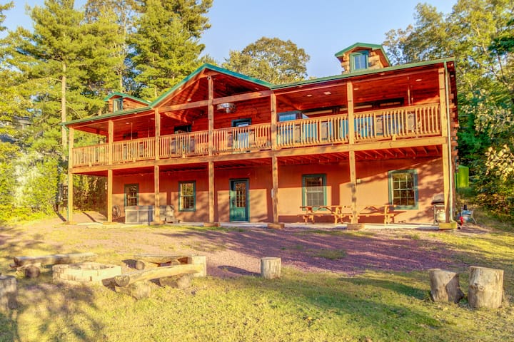 Lakefront 70" Tv Hot Tub Pool Table Fire Pit Wifi - Lausanne Township