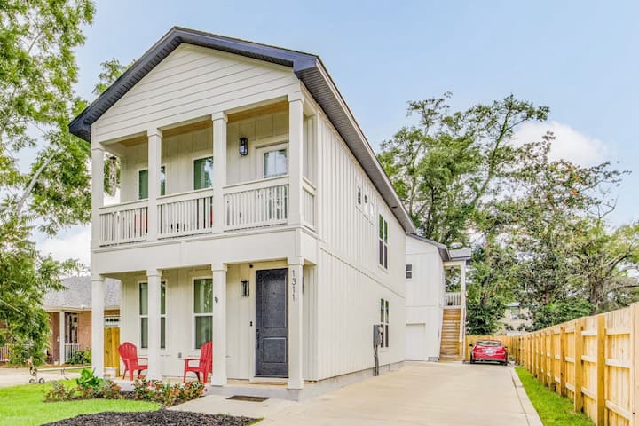 Home + Guesthouse For Families - Pensacola, FL