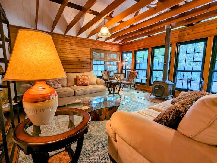 *New* Urban Cabin • 3bd/2ba Travelers Retreat - 보몬트