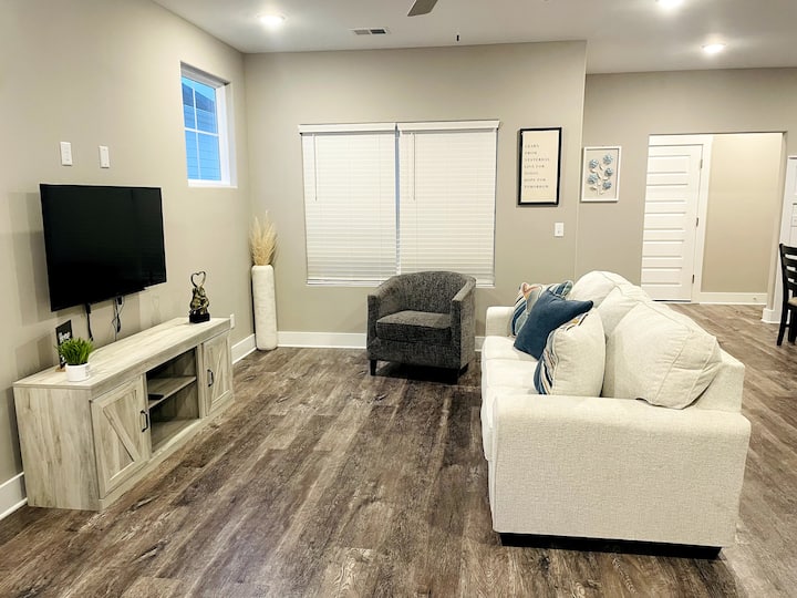 Premium Luxury Suite + Attached Private Bath - Murfreesboro, TN