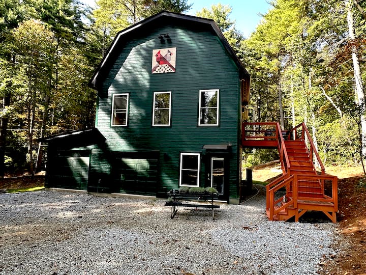 Dog Friendly House With A Treehouse Vibe - Hendersonville, NC