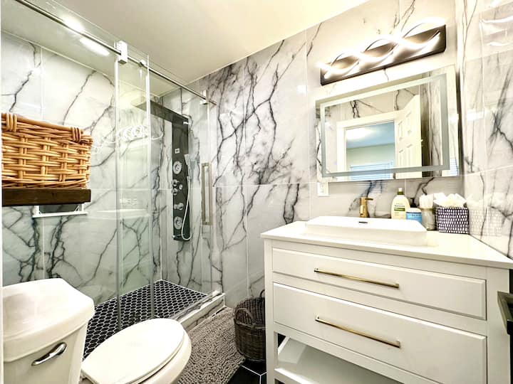 Luxury 2 Hottubs | Jet Shower | Monthly Rental - Oklahoma City, OK