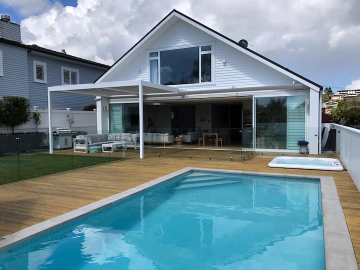 Large, Family Home With Pool - Auckland