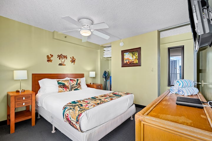 Pm 2307 Large Condo In Waikiki W/rooftop Pool - Honolulu