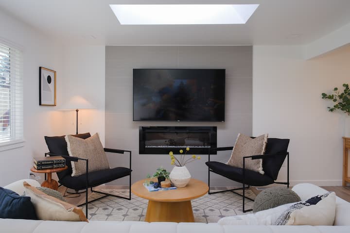 Rainer Haus | Bonney Lake | Sleeps 8 - Lake Tapps, WA