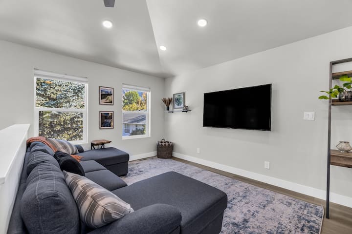 Modern 2br Retreat Private Apt + Hot Tub Near Slc - Sandy, UT