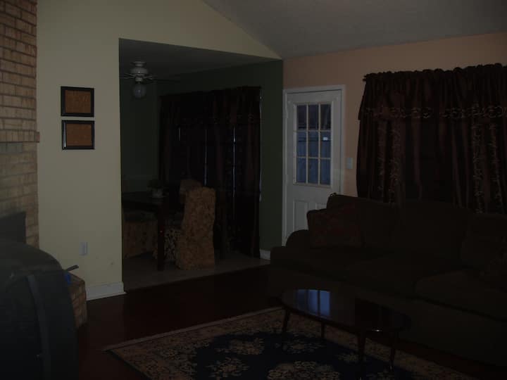 Spacious House In Slidell - Slidell, LA