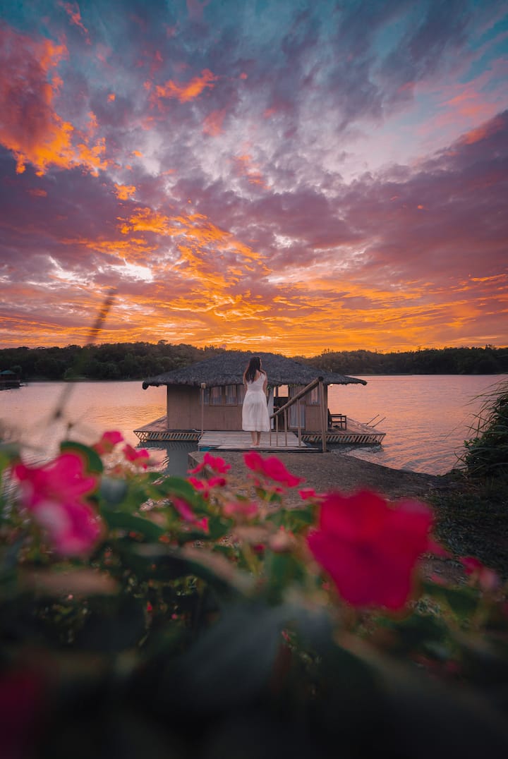 Floating House In Lake Caliraya - Cavinti
