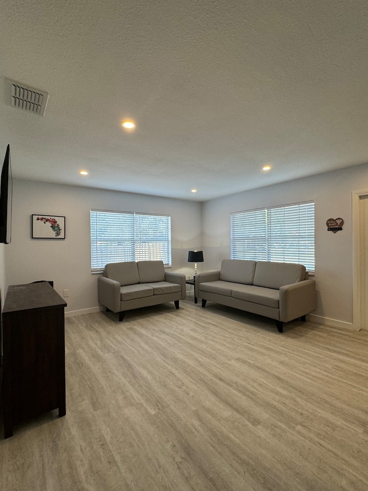 Duplex Retreat Near Beach 0480 - Bradenton