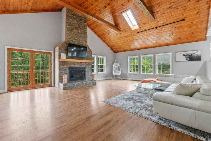 Beautiful Castle Farm Retreat! - Minot, ME