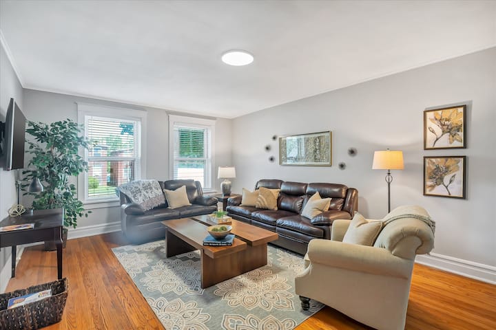 Cozy Sleek 2bd/1ba Near Dogtown. - St. Louis, MO