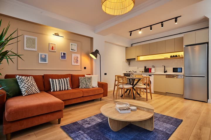 Luxury Galata Flat Near Metro & 2 Bath - Beykoz