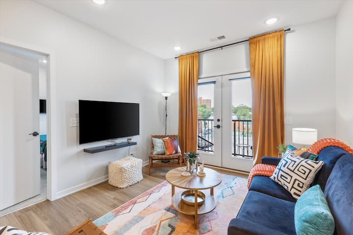 Bohemian Dream With A Balcony - Omaha, NE