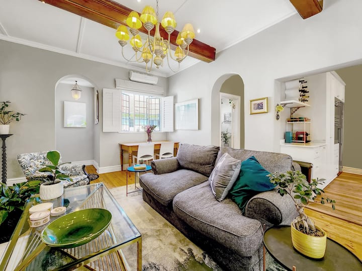 Light & Spacious 1br - Sea Point - Camps Bay