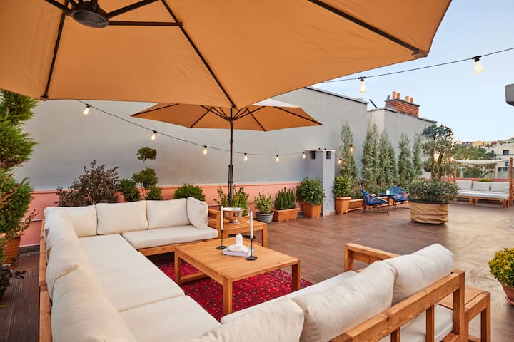 Private Building In Center | 12br - Istanbul