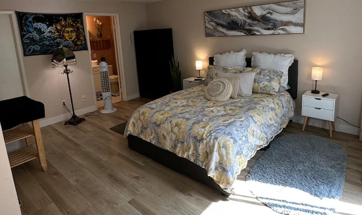 La Studio W Private Entrance & Private Patio! - Hollyhock House, Los Angeles