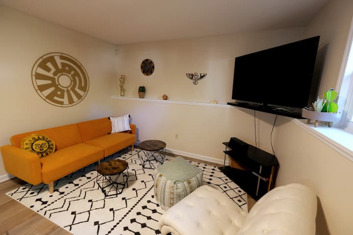 Aztec Style Earthy Guest Suite - Raleigh, NC