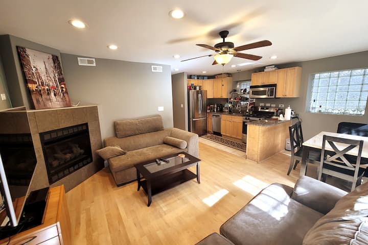 Spacious Private Bedroom W/ Private Bath - Chicago, IL