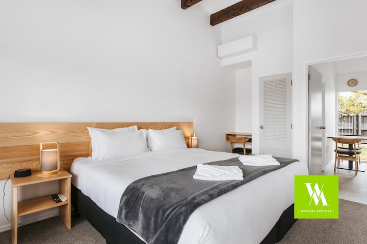 Executive King Studio W Aircon - Cobblestone Court - Mount Maunganui