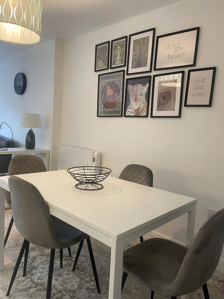 Exquisite Long-term Living In Cardiff's Heart" - Cardiff