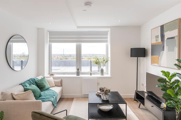 Designer Flat In Prime Location - Bromley