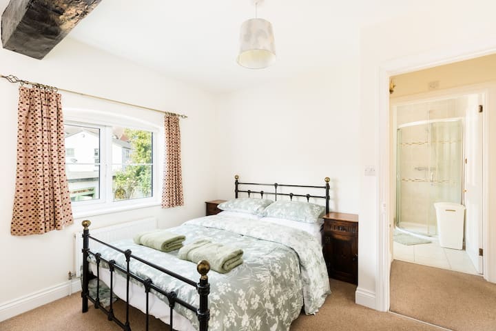 Cosy 2 Bed, Central Warwick & Parking - Warwick