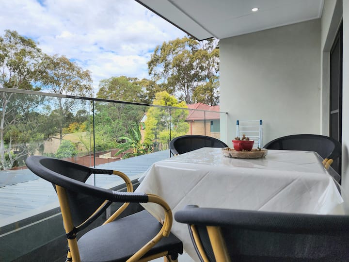 Revesby Modern Retreat, Airport & Train, Parking - Sydney