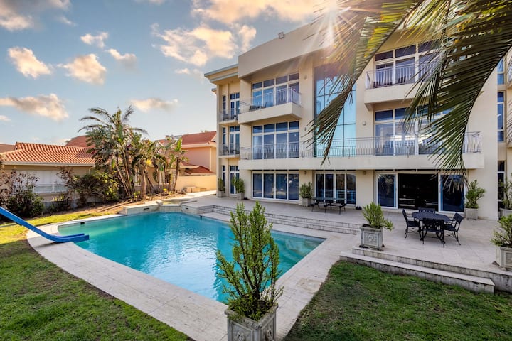 Self Catering At Ocean Breeze Guesthouse - Umhlanga