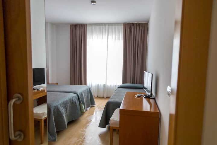 Mhabitación Triple Familiar 2 Adultos+1 Niño
Miera - Cantabria