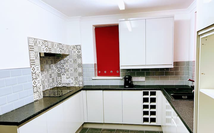 A Multibed Detached House - Marlow