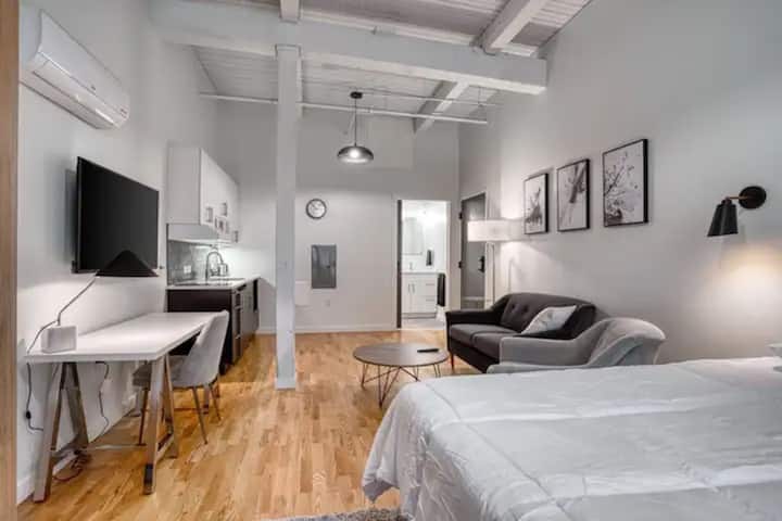 Private Loft Style Apartment At Trumbull/elevator - Hartford, CT