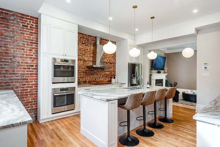 Nyc Style Townhouse In Heart Of Montreal - Montreal