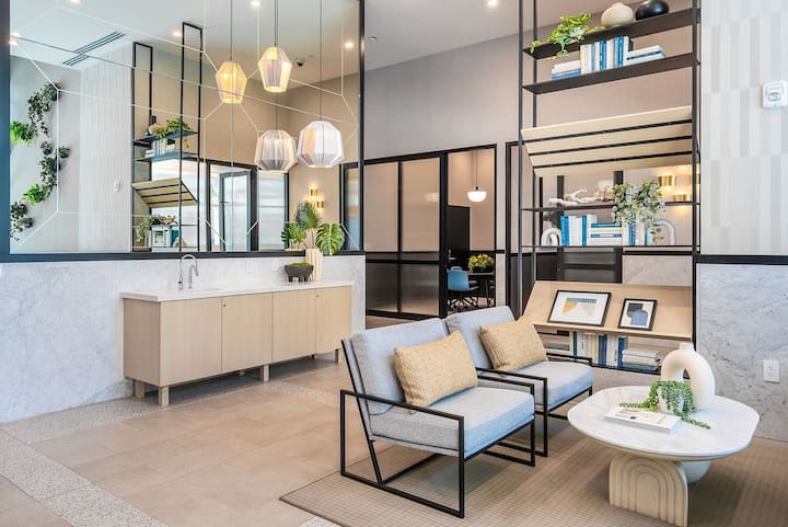 Level Long Beach -Immaculate Jr. Two Bedroom Suite - Long Beach, CA