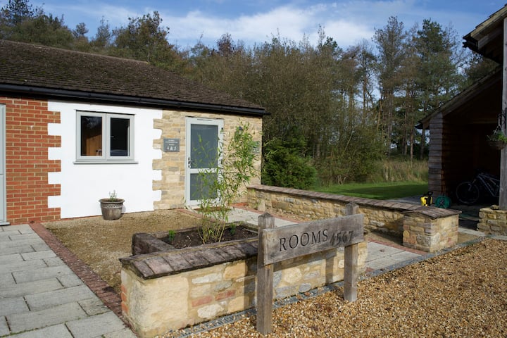 Two Bedroom Bungalow In Oxfordshire - 比斯特