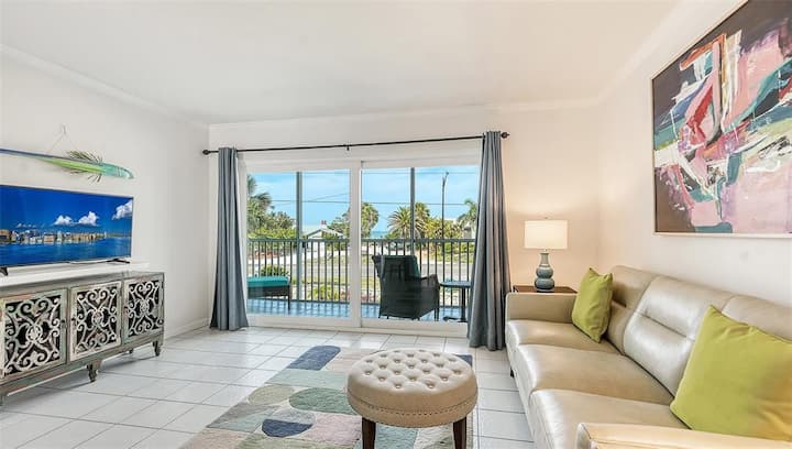 Longboat Condo Steps To Beach - Longboat Key, FL