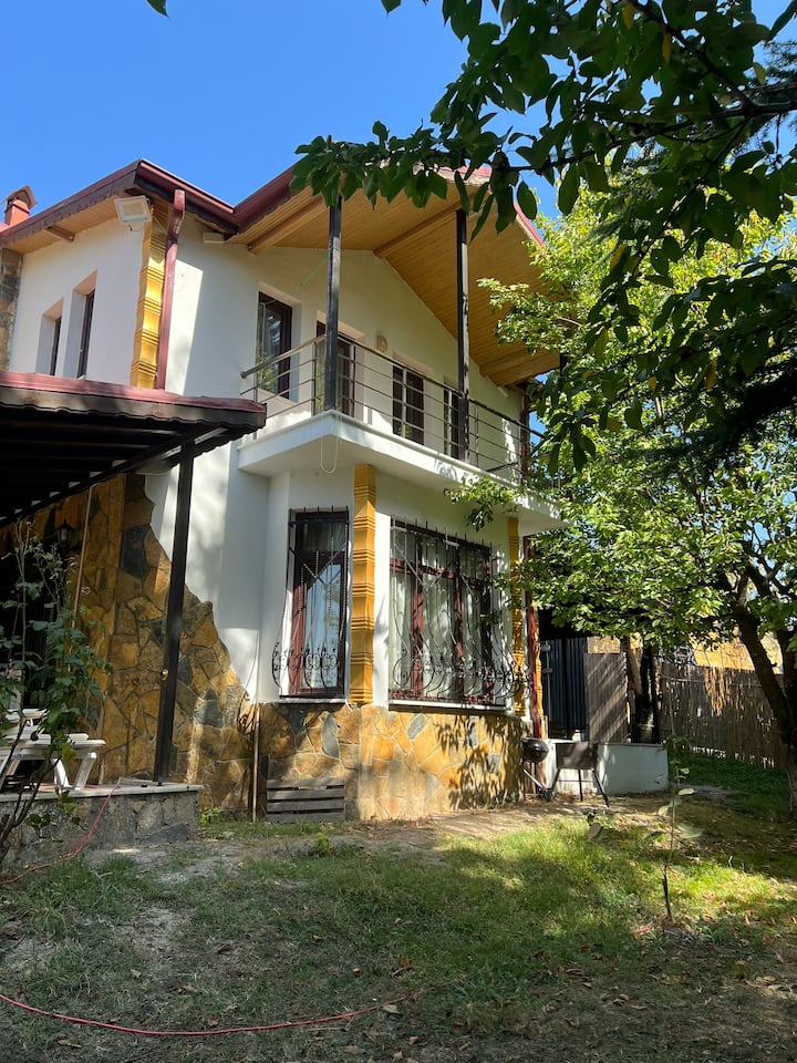 Sapanca Gölü, Bahçeli, Büyük Isıtmalı Havuzlu - Kocaeli
