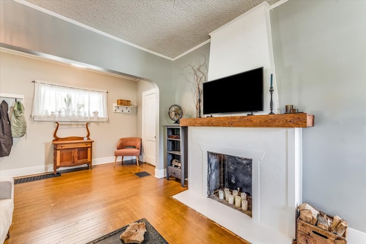 Charming Riverside Bungalow • Pet-friendly - ウィチタ, KS