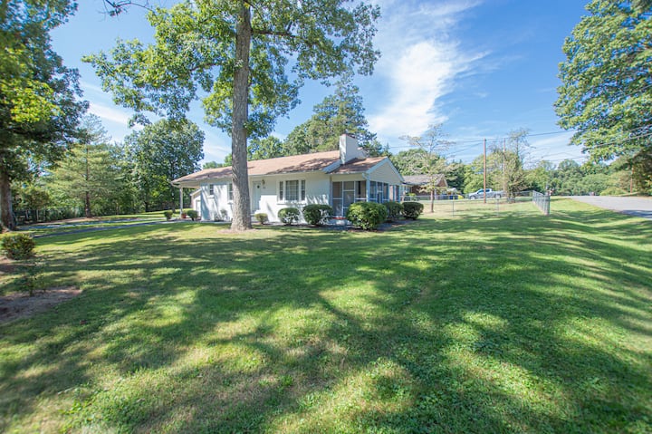 Country Club Cottage Ii - Winston-Salem, NC