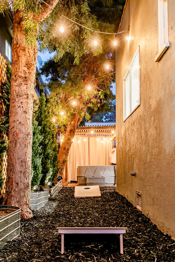 Dreamy Cottage | Hot Tub & Family Fun Game Room - Cabrillo Marine Aquarium, San Pedro