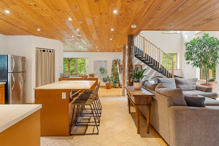 Peaceful Mountainside Living In Sutton - Mont Sutton, QC