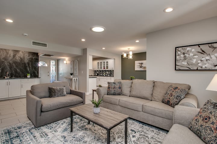 Sun City 55+ Community! 3 Bdrm Golf Course Home! - Sun City, AZ