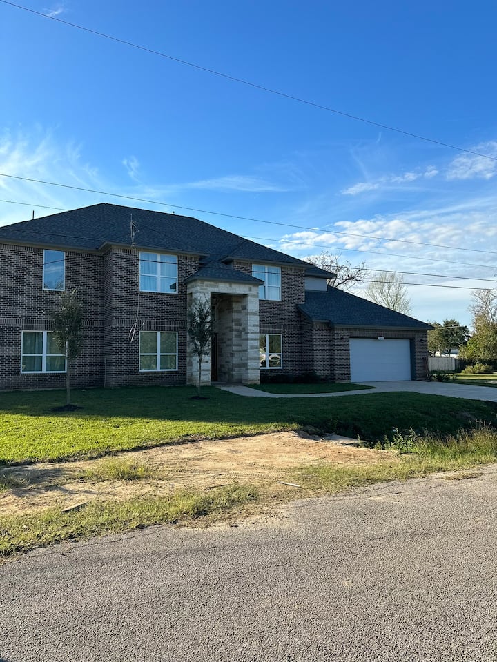 Brand New Built, 5br Perfect For Large Groups! - Pearland, TX