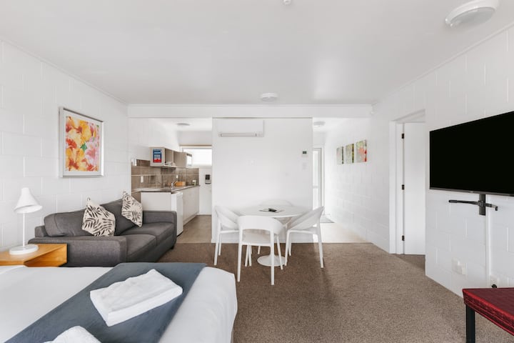 One Bedroom Apartment W Aircon - Avalon Motel - Thames