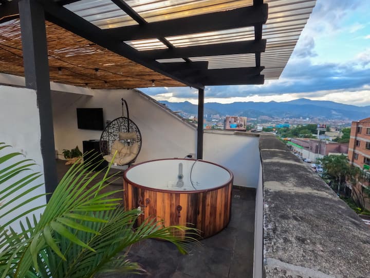 Penthouse W/ Jacuzzi In Lleras Park - Medellín, Colombia