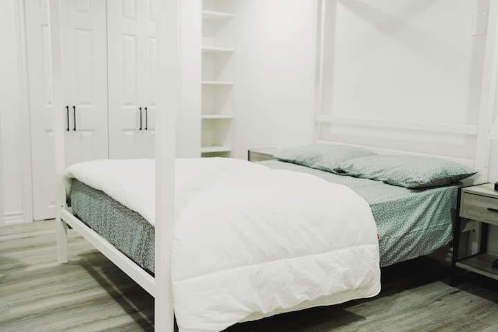 Cozy Room With Private Bathroom - Waterloo, ON, Canada