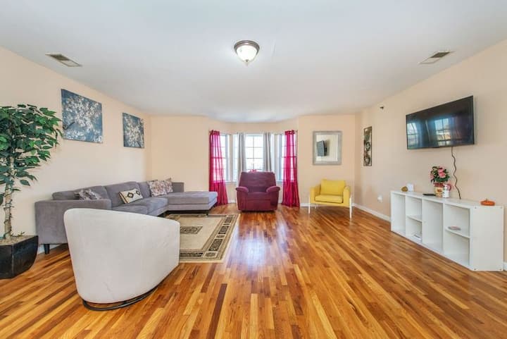 Inviting 5br | Sleeps 14+ | 8 Min To Ewr + Parking - New York